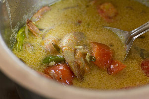 Prawns Moilee Recipe (Delicious & Healthy) - Flavors of Mumbai